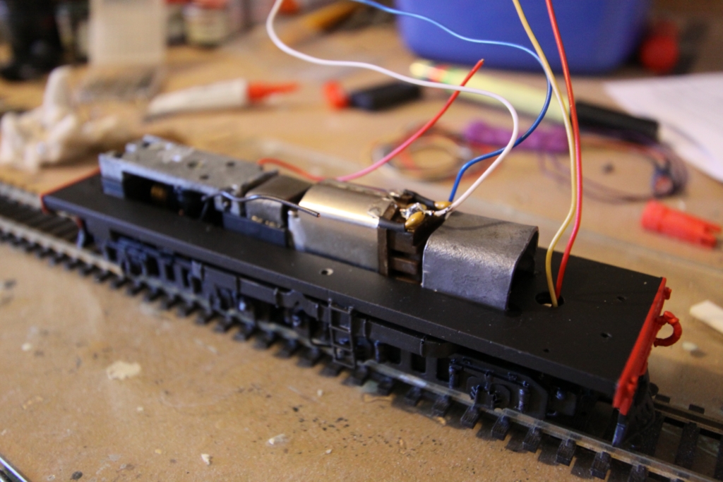 West Australian S Scale Modelling: Installing a sound decoder in a ...